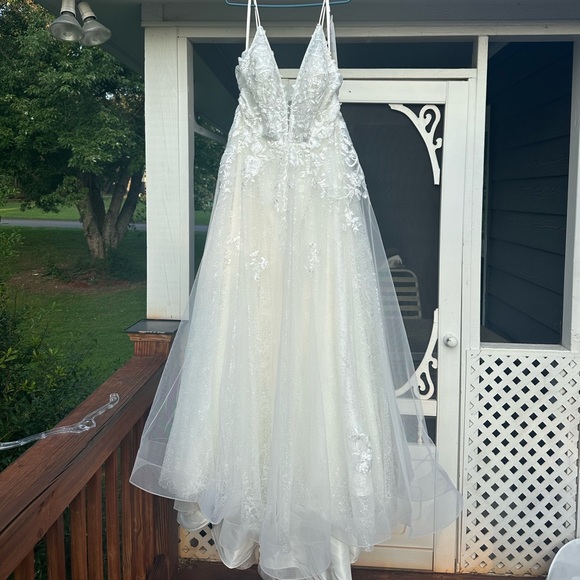 Lore White | Dresses | Exclusive Lor White Wedding Dress For Sale ...